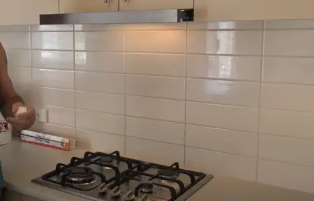 How to Protect Kitchen Wall From Grease? - KitchenProfy