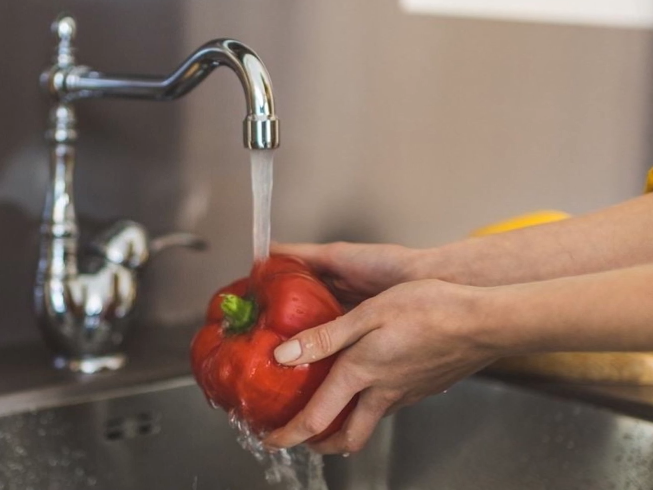 Bar Faucet vs. Kitchen Faucet: What’s the Difference? - KitchenProfy