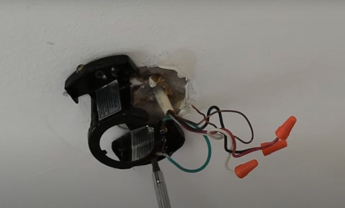 Can You Put a Ceiling Fan in the Kitchen? - KitchenProfy